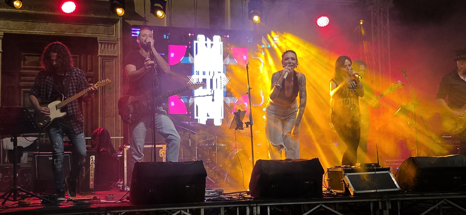 VeraTV.it | Musica - Doppio concerto dei Distretto 13 sui palchi di ...