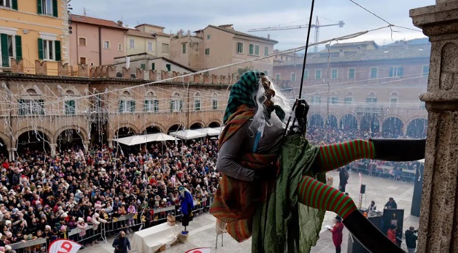 VeraTV.it | In tanti ad Ascoli Piceno per la tradizionale calata delle ...