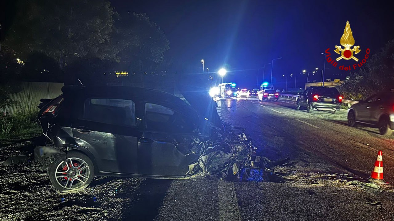 VeraTV.it | Altro schianto sulla SS16: tre mezzi e tre feriti a ...