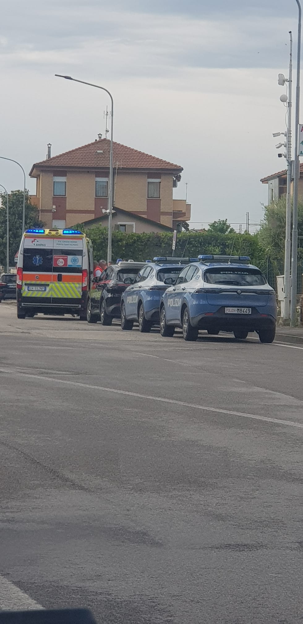 VeraTV.it | Lido San Tommaso - Si barrica in casa con i figli, poi ...